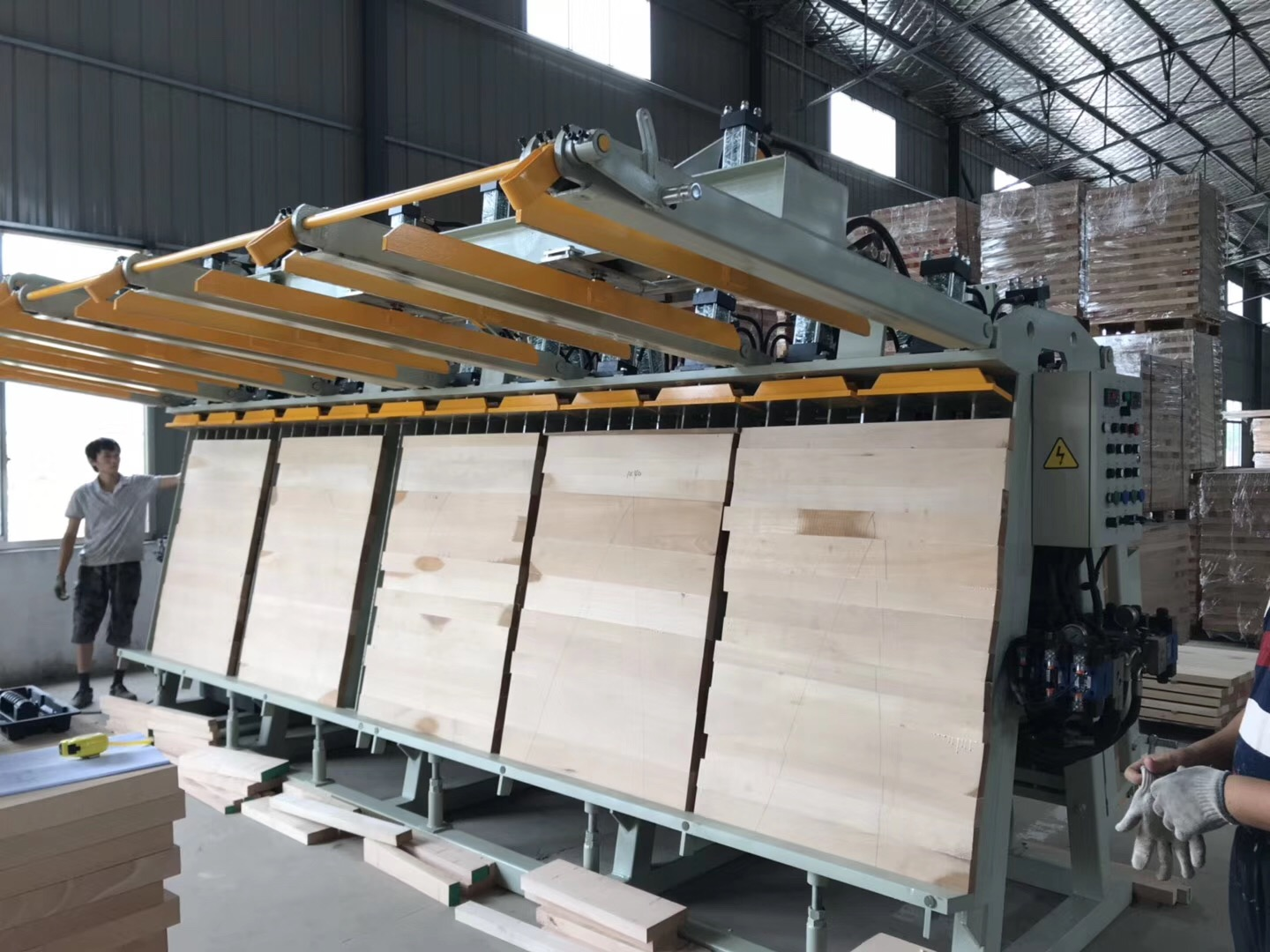 News - Two-side Hydraulic press series : a revolution in woodworking ...